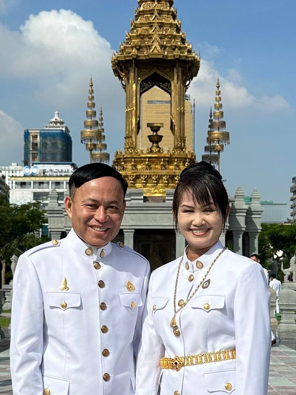 ឧកញ៉ាបណ្ឌិត ស៊ិន ចន្ធី និងលោកជំទាវ សមាជិកសភាពាណិជ្ជកម្មកម្ពុជា និងជា ...