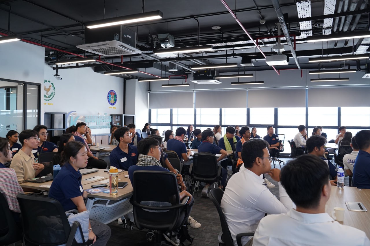 ប្រតិភូនិស្សិត YLC ពីប្រទេសសិង្ហបុរី ...