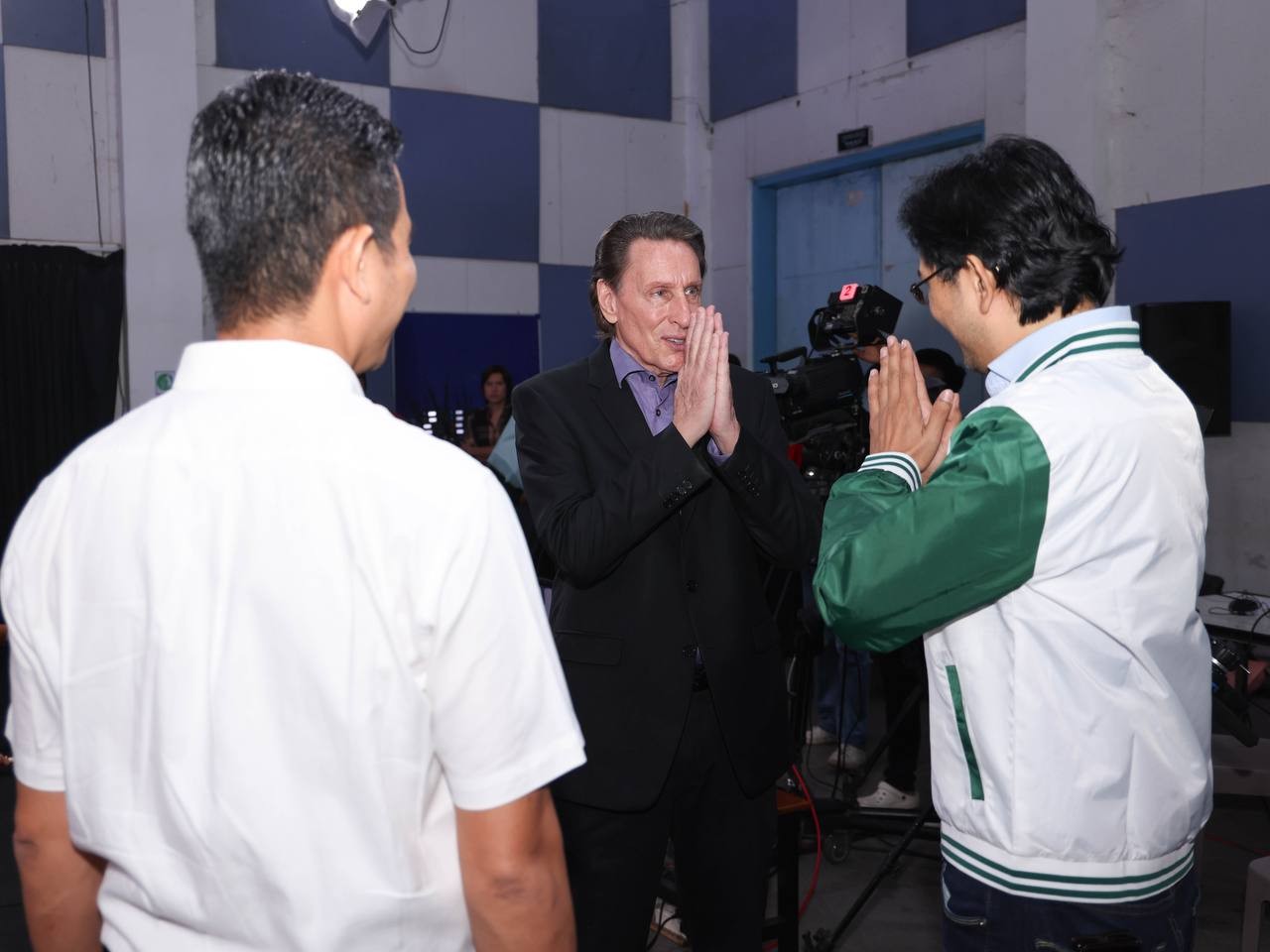 សហគ្រិនខ្មែរ នាំយកនូវគ្រឿងឧបភោគបរិភោគ គិតជាទឹកប្រាក់ជាង ១៦លានរៀល ...