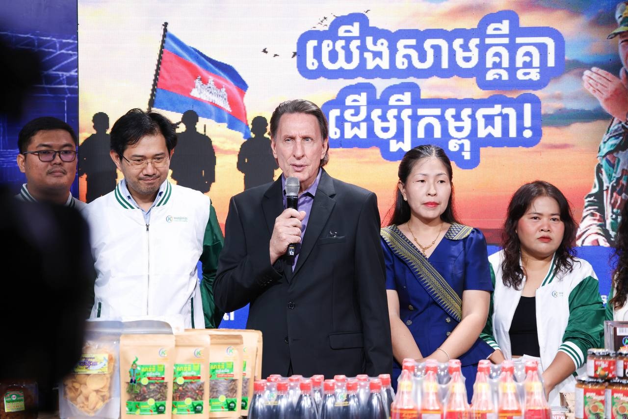 សហគ្រិនខ្មែរ នាំយកនូវគ្រឿងឧបភោគបរិភោគ គិតជាទឹកប្រាក់ជាង ១៦លានរៀល ...