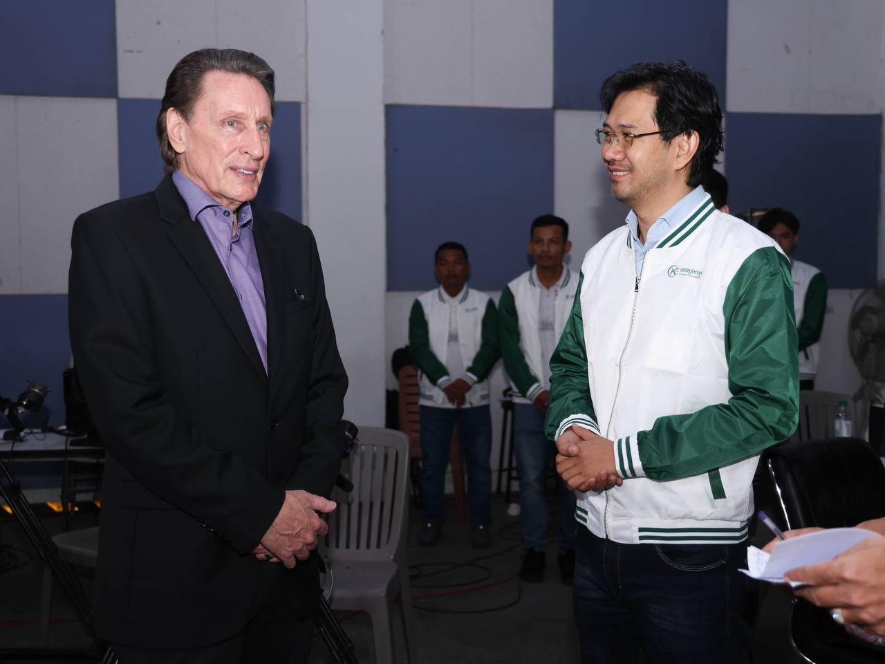 សហគ្រិនខ្មែរ នាំយកនូវគ្រឿងឧបភោគបរិភោគ គិតជាទឹកប្រាក់ជាង ១៦លានរៀល ...