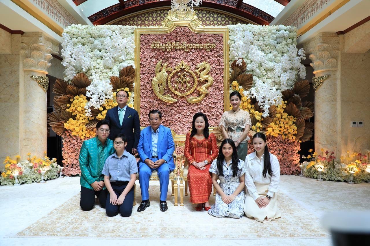 សម្តេចតេជោ ហ៊ុន សែន និង សម្តេចកិត្តិព្រឹទ្ធបណ្ឌិត ប៊ុន រ៉ានី ហ៊ុនសែន ...