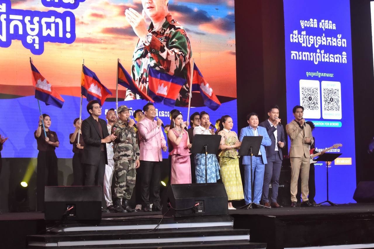 ឧកញ៉ាបណ្ឌិត ស៊ិន ចន្ធី និងលោកជំទាវ សមាជិកសភាពាណិជ្ជកម្មកម្ពុជា និងជា ...