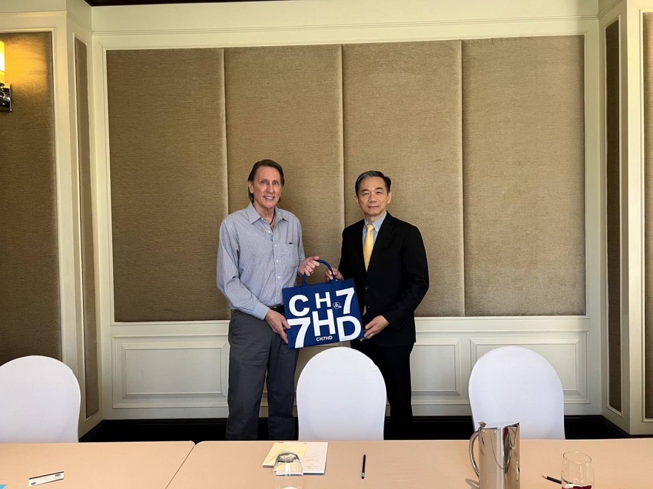 នាយកគ្រប់គ្រងទូរទស្សន៍ BBTV 7HD Thailand ជួបពិភាក្សាការងារជាមួយលោក Dave ...