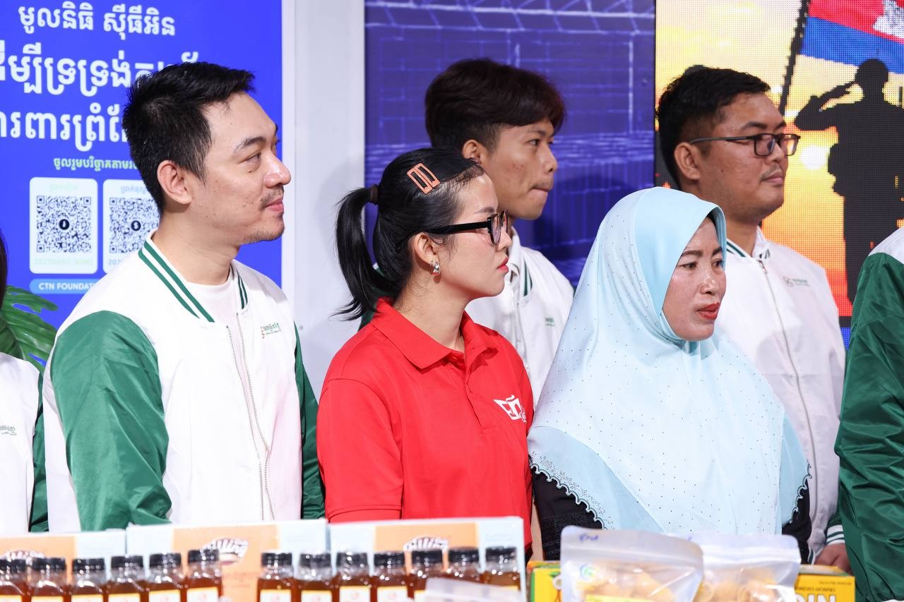 សហគ្រិនខ្មែរ នាំយកនូវគ្រឿងឧបភោគបរិភោគ គិតជាទឹកប្រាក់ជាង ១៦លានរៀល ...