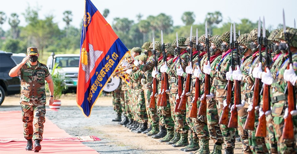 លោកឧត្តមសេនីយ៍ឯក ហ៊ុន ម៉ាណែត៖ រាជរដ្ឋាភិបាលក្រោមការដឹកនាំរបស់ ...