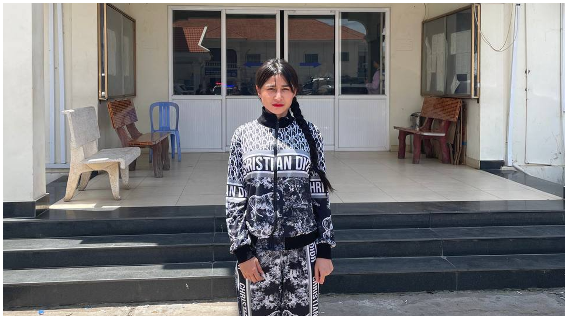 Update: ស្ដ្រីដែលដកអាវុធបាញ់ទៅលើមេឃ ...